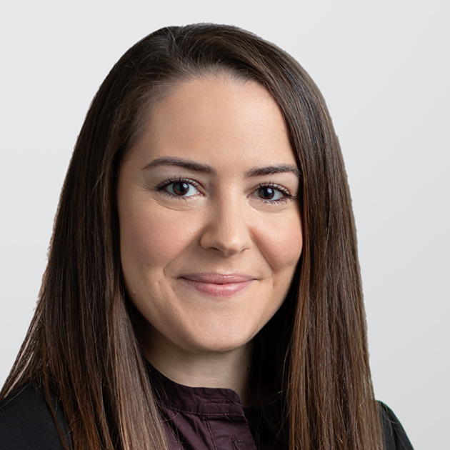 Vivian M. Arias | Professionals